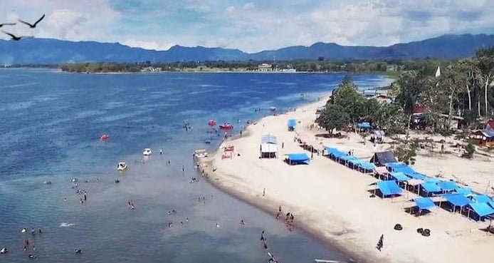 Menikmati Keindahan Pantai Lumban Bulbul di Kawasan Danau